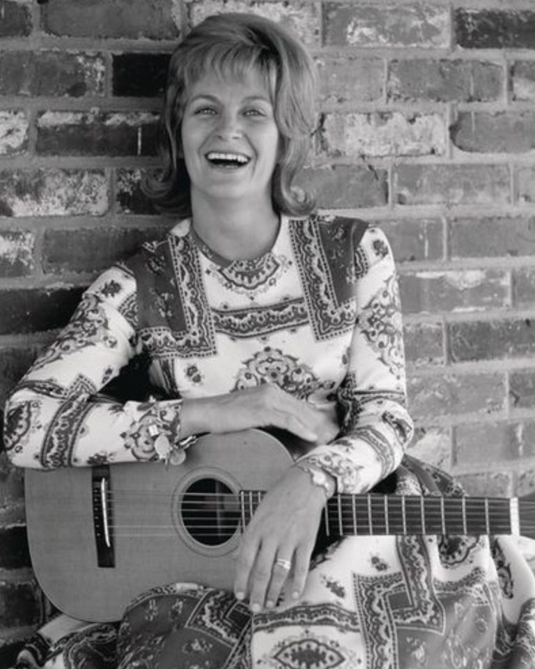 The End of the World - Skeeter Davis - Country Music