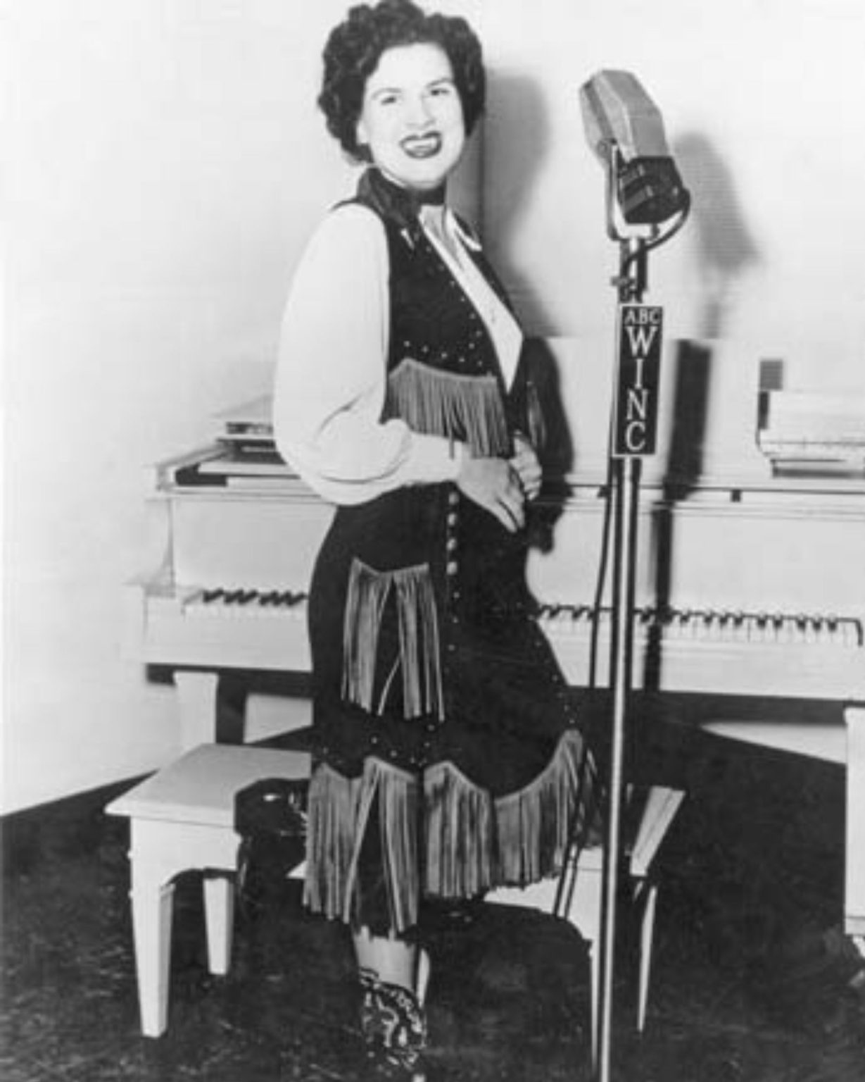 Rare 1957 Footage Of Patsy Cline Singing “Walkin’ After Midnight ...